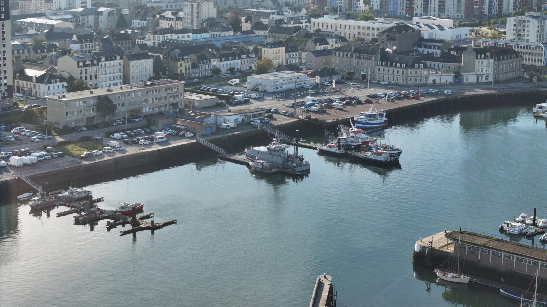 Port de Cherbourg - pêche : travaux de remplacement du ponton 6 EN